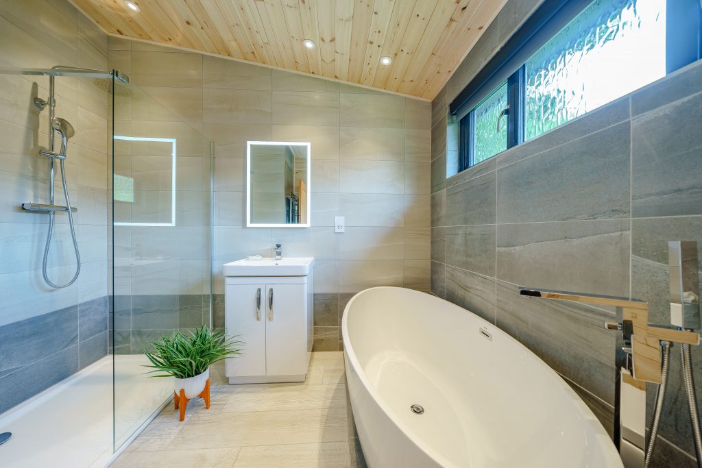 Goldcrest VIP Lodge | Luxurious Holidays | Ashlea Pools